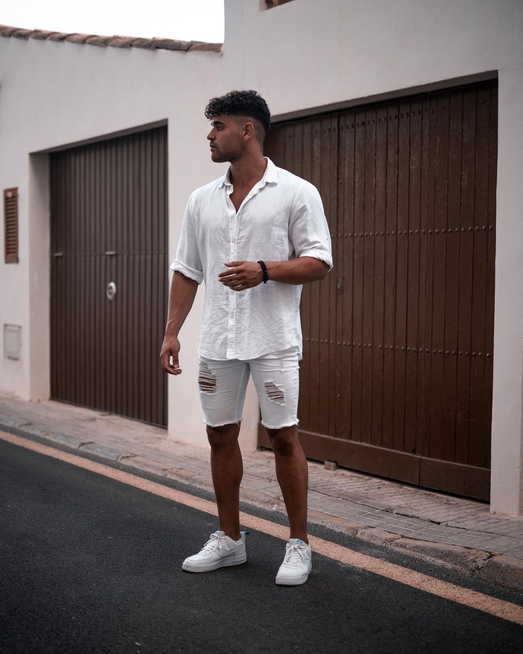25 stylish white denim shorts outfit ideas for men - vogueymen.com