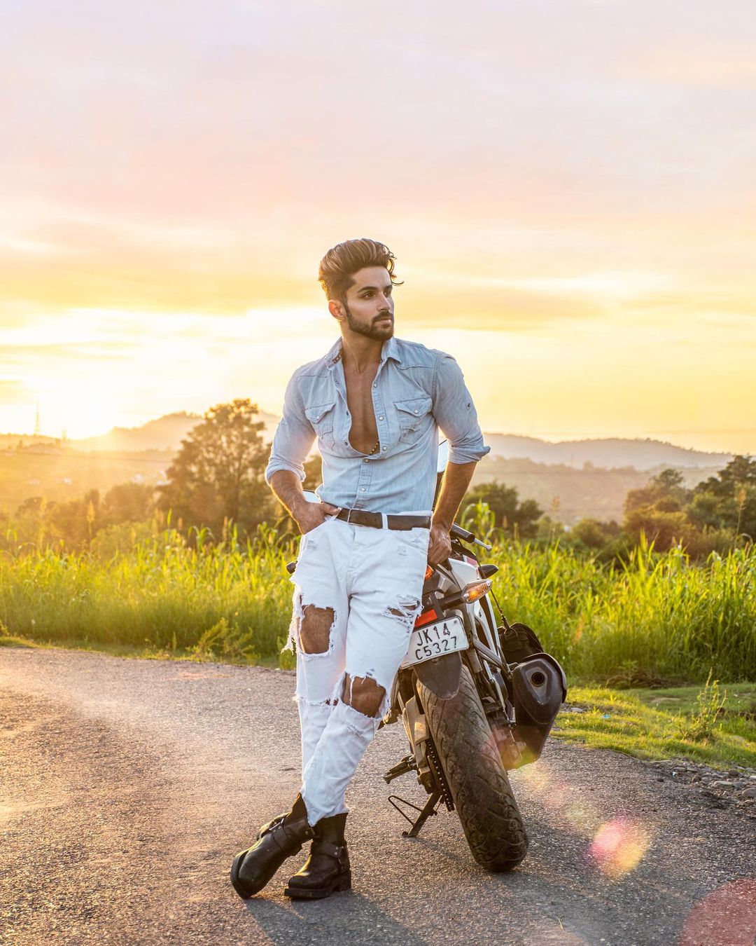 25 super-distressed and extreme-ripped jeans outfits for guys ...