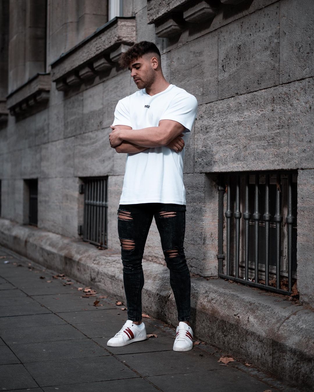 25 super-distressed and extreme-ripped jeans outfits for guys ...