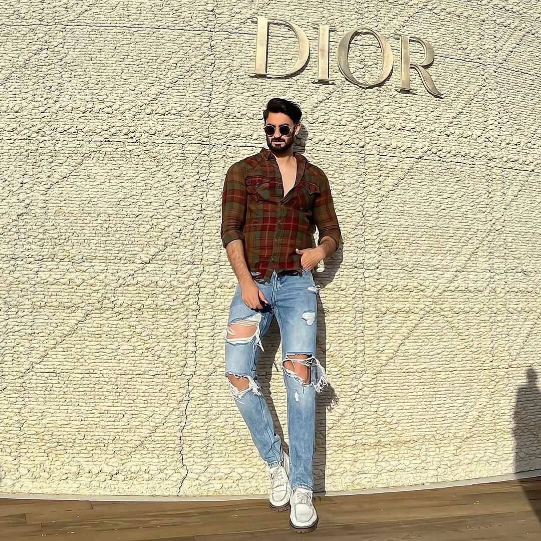 25 super-distressed and extreme-ripped jeans outfits for guys ...