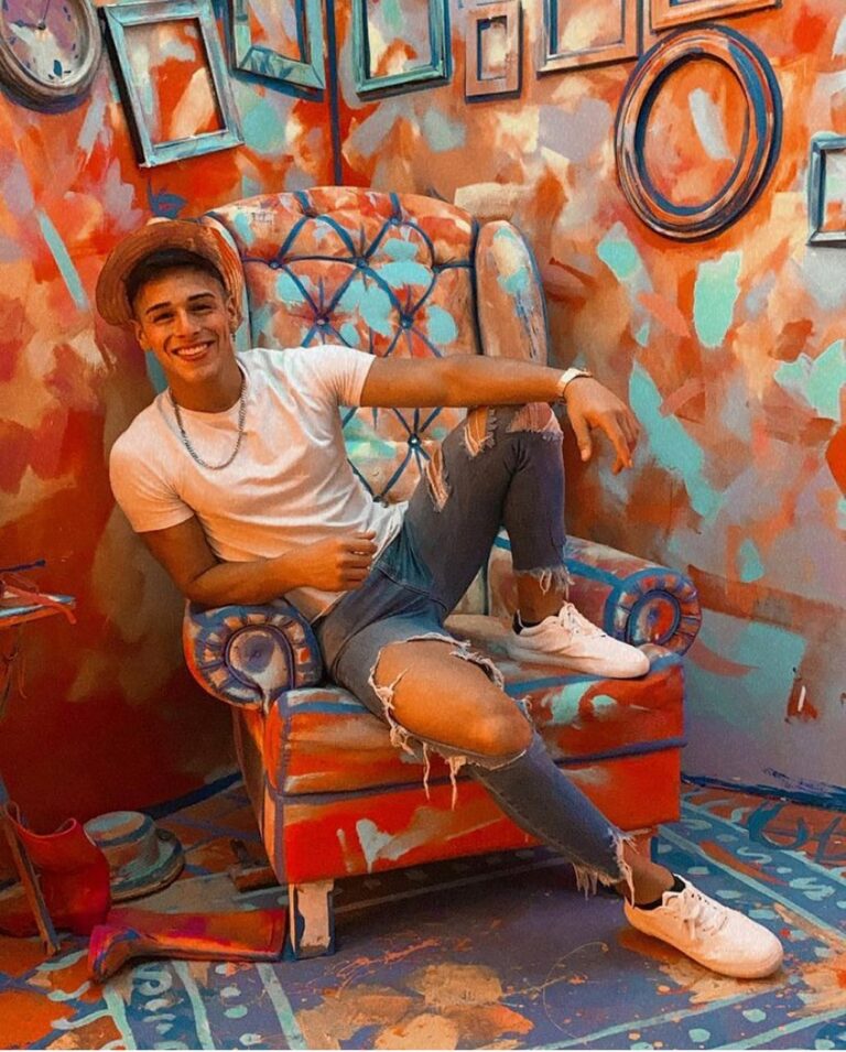 25 super-distressed and extreme-ripped jeans outfits for guys ...
