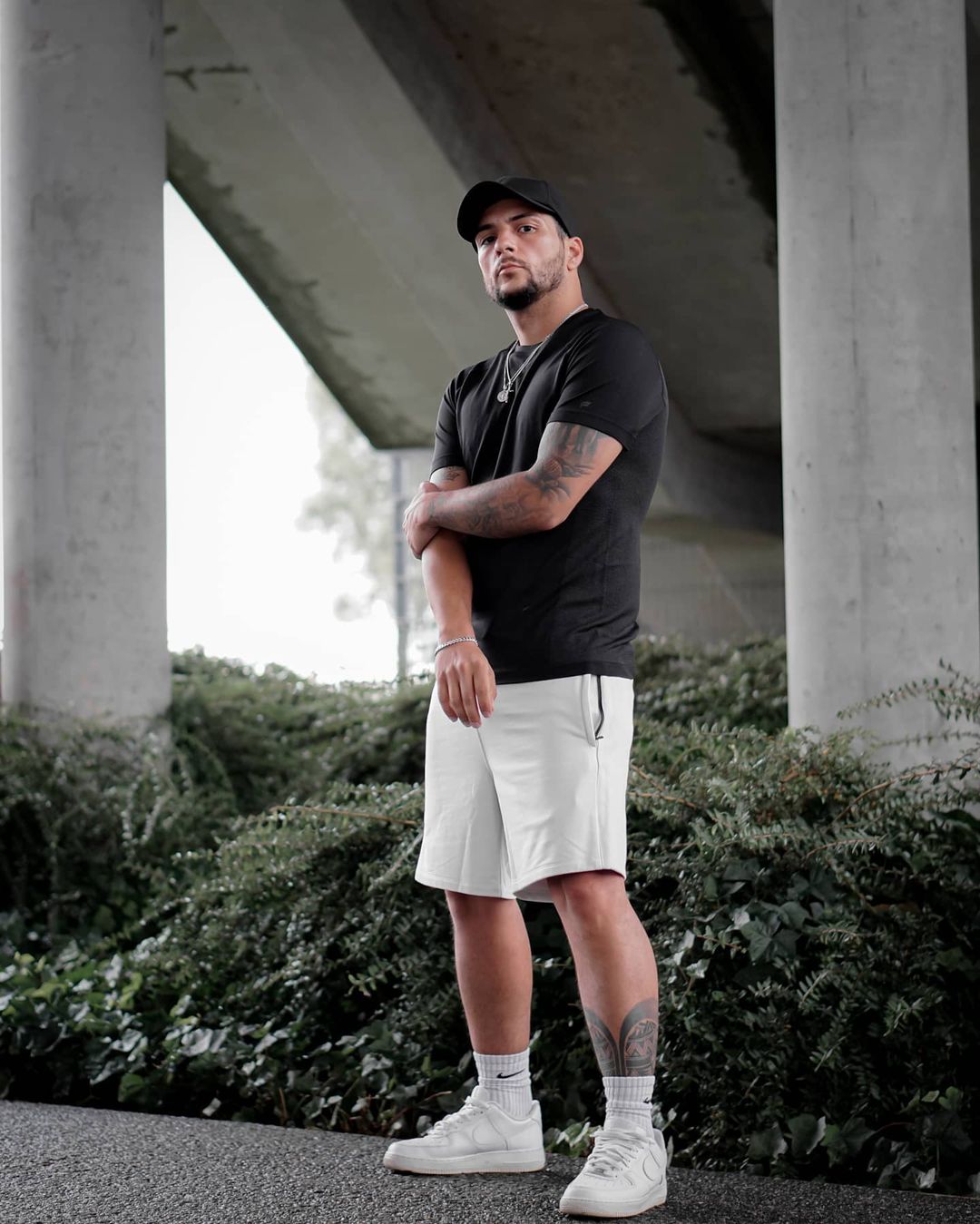 35 super stylish men's outfits with baseball caps for summer ...