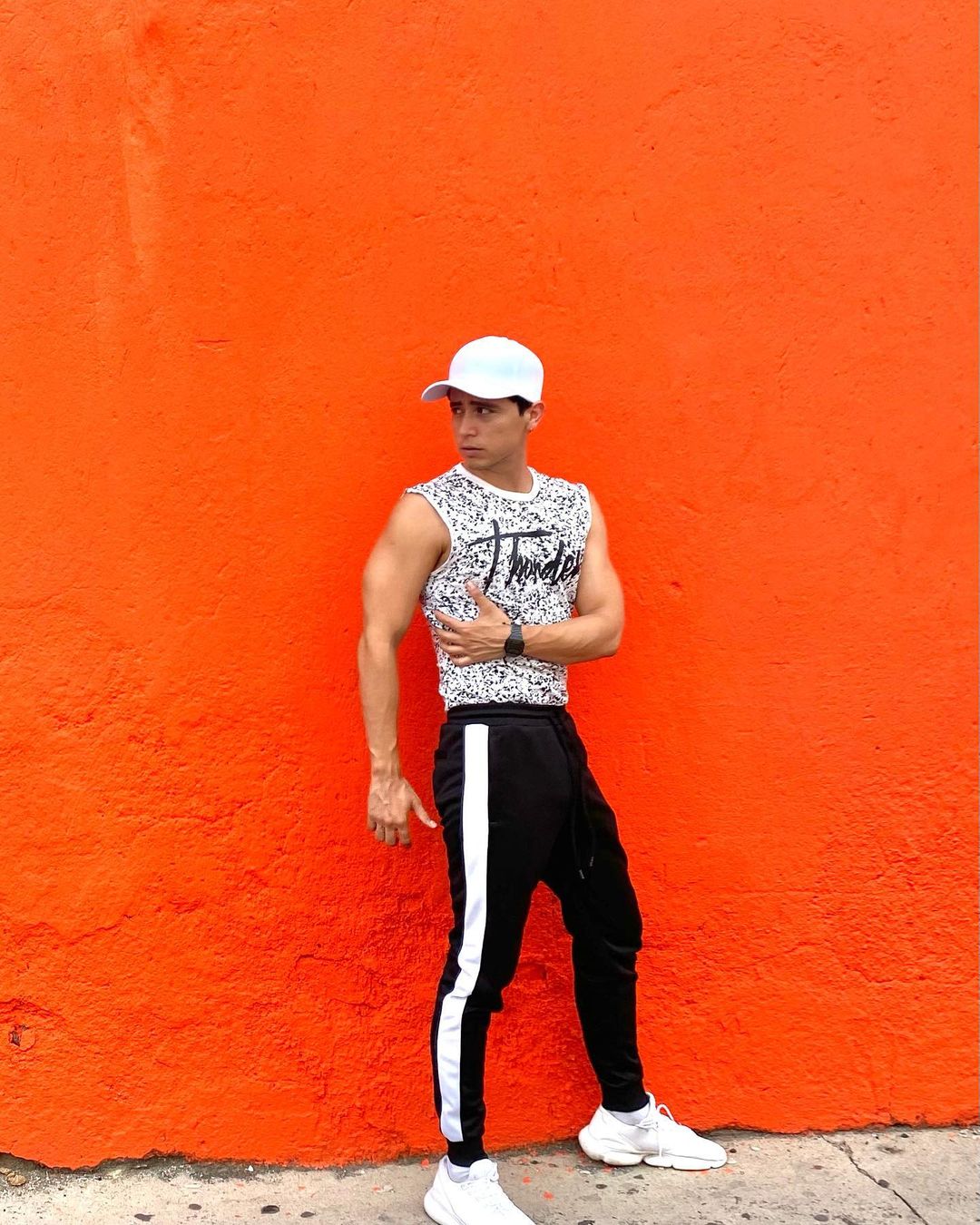 35 super stylish men's outfits with baseball caps for summer ...