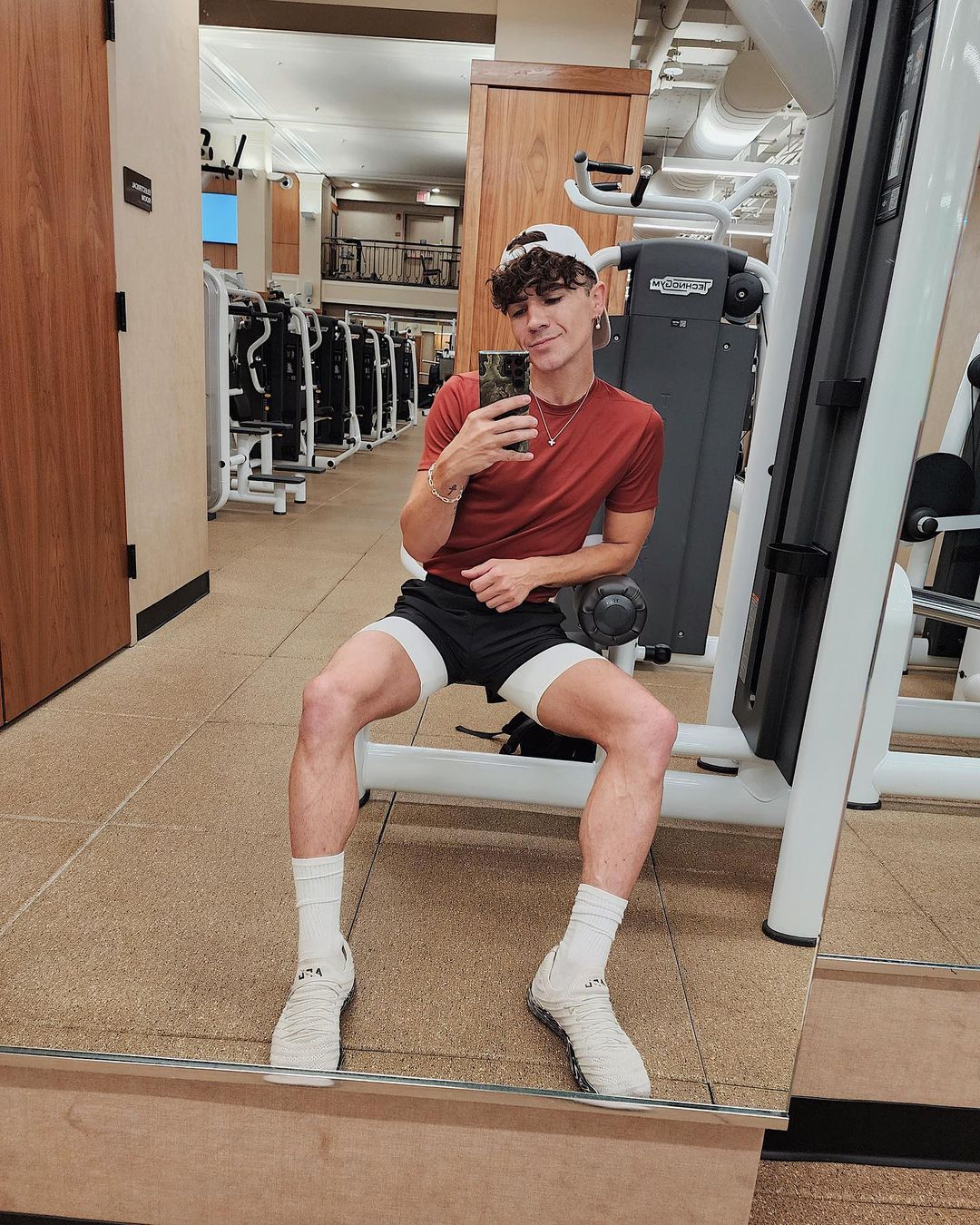 33 cool and comfy gym outfit ideas for men. - vogueymen.com