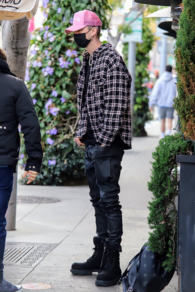 10 superstars who rocked leather pants and looked absolutely stunning ...