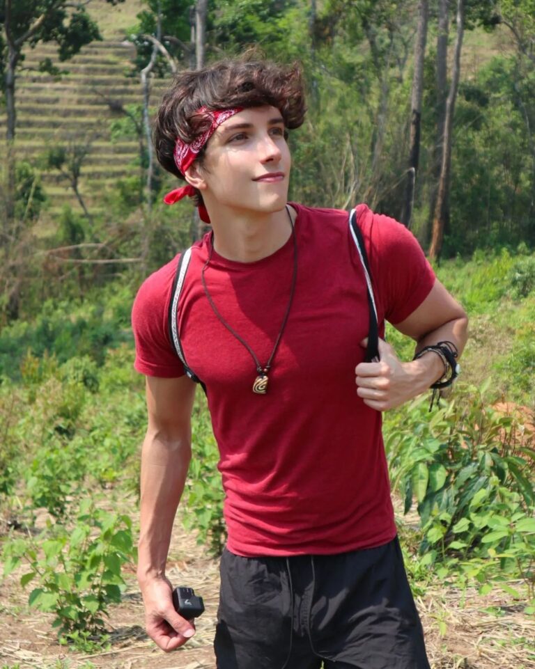 34 nifty outfits with bandanas for men - vogueymen.com