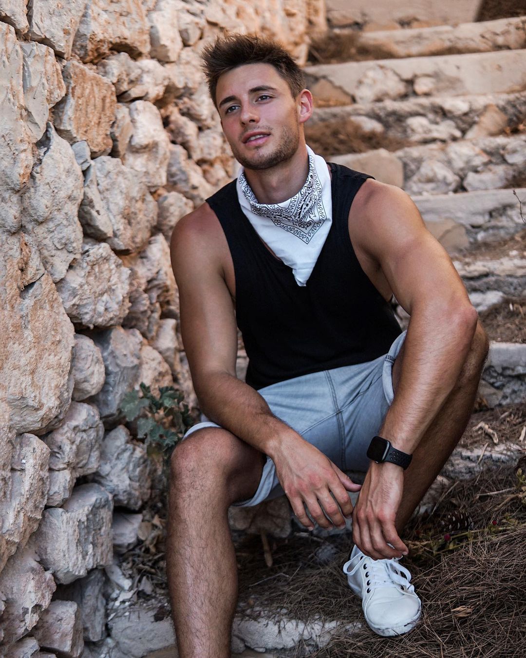 16 different ways to style a bandana. - vogueymen.com