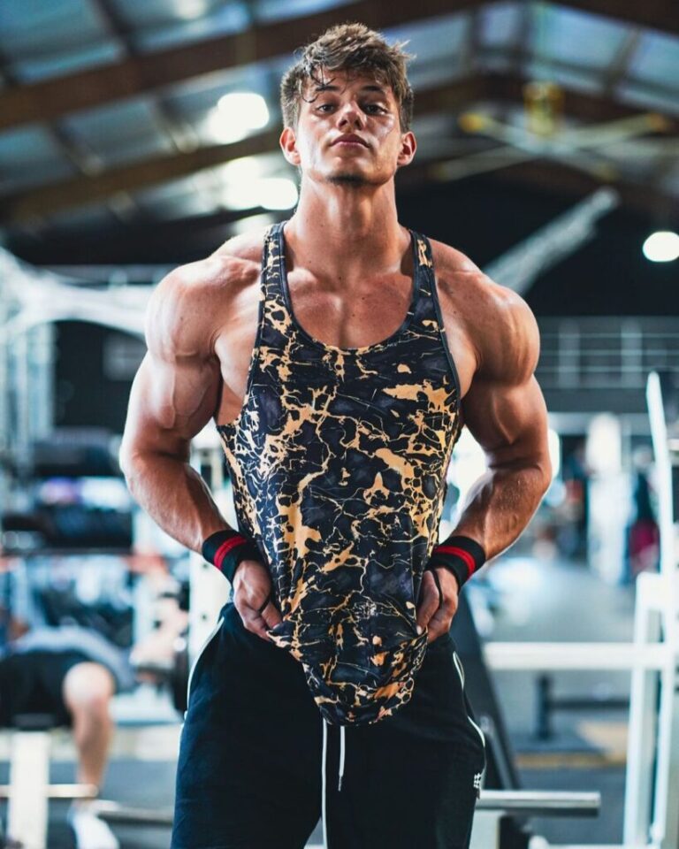 7 reasons why you should be wearing a tank top to the gym in summer ...