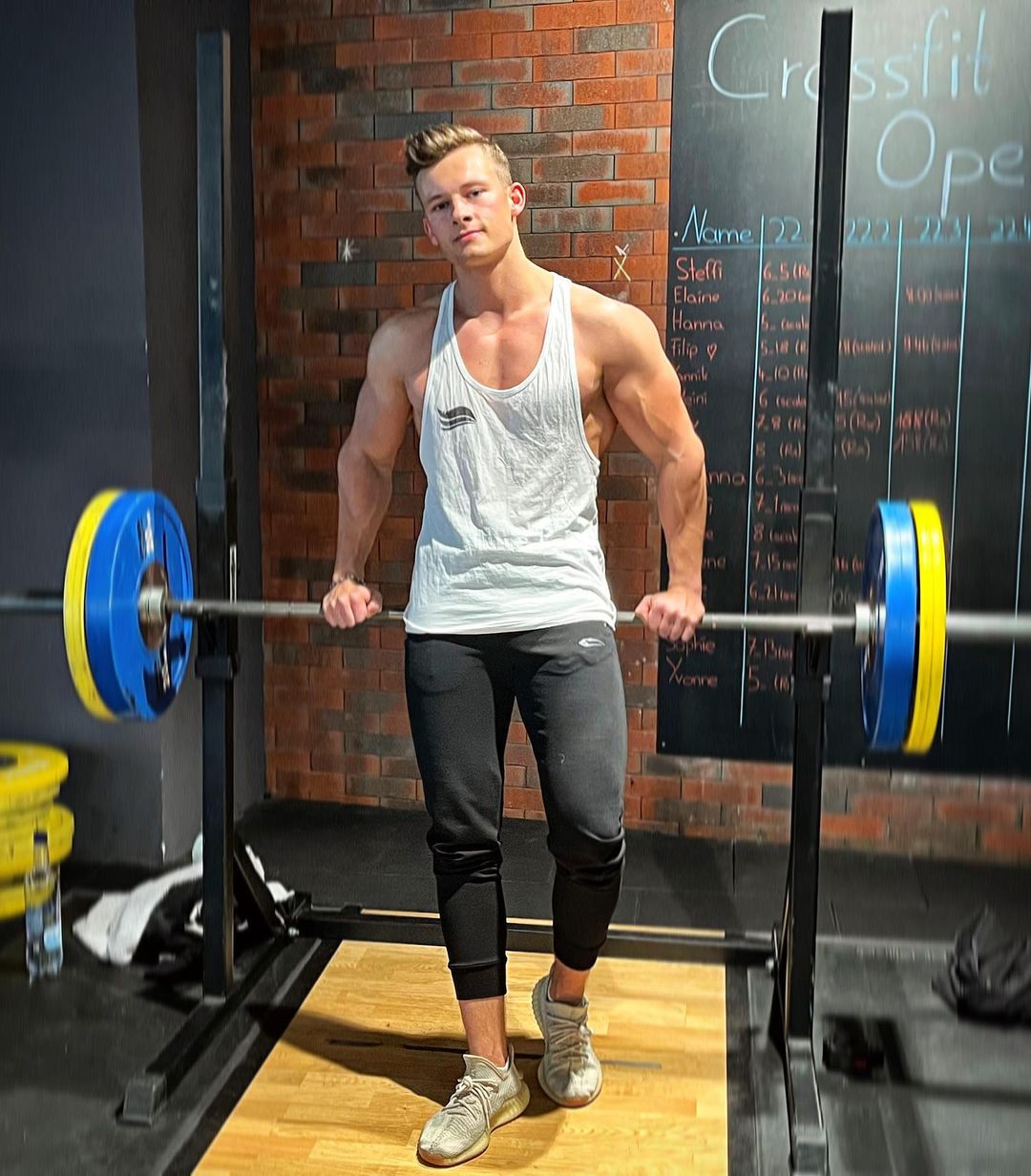 7 reasons why you should be wearing a tank top to the gym in summer ...