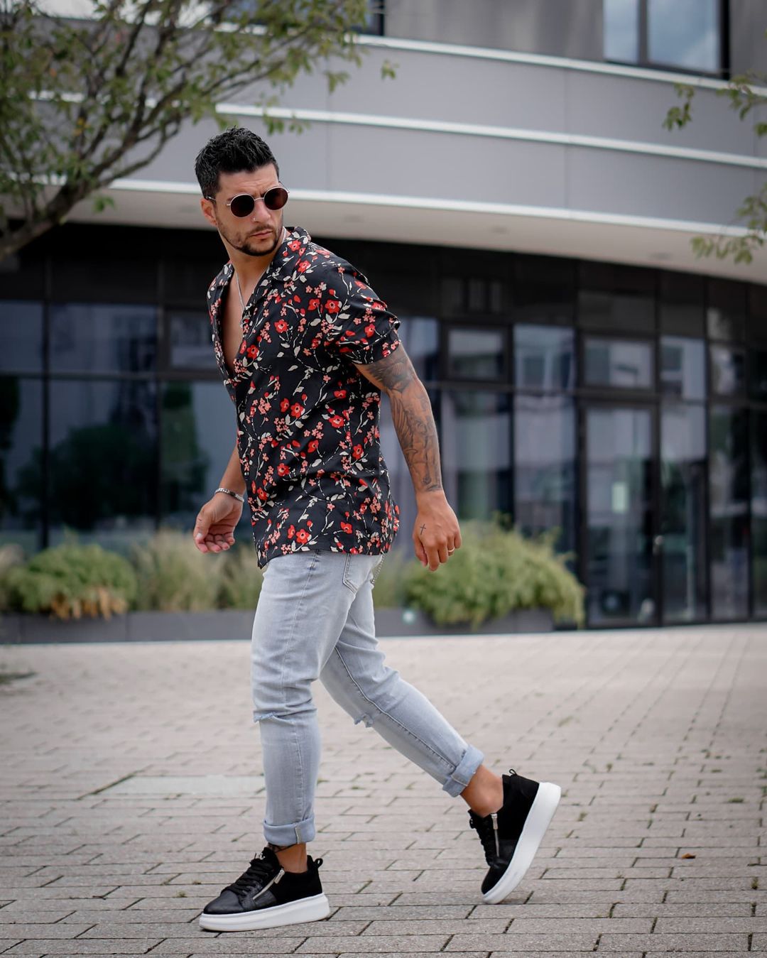 How to rock a floral shirt? 45 floral shirt outfits for guys ...