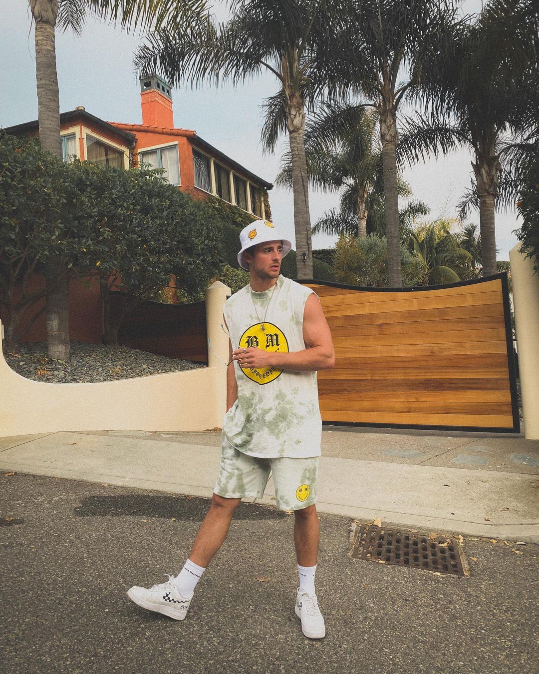 40 aesthetic outfits with bucket hats for men. - vogueymen.com