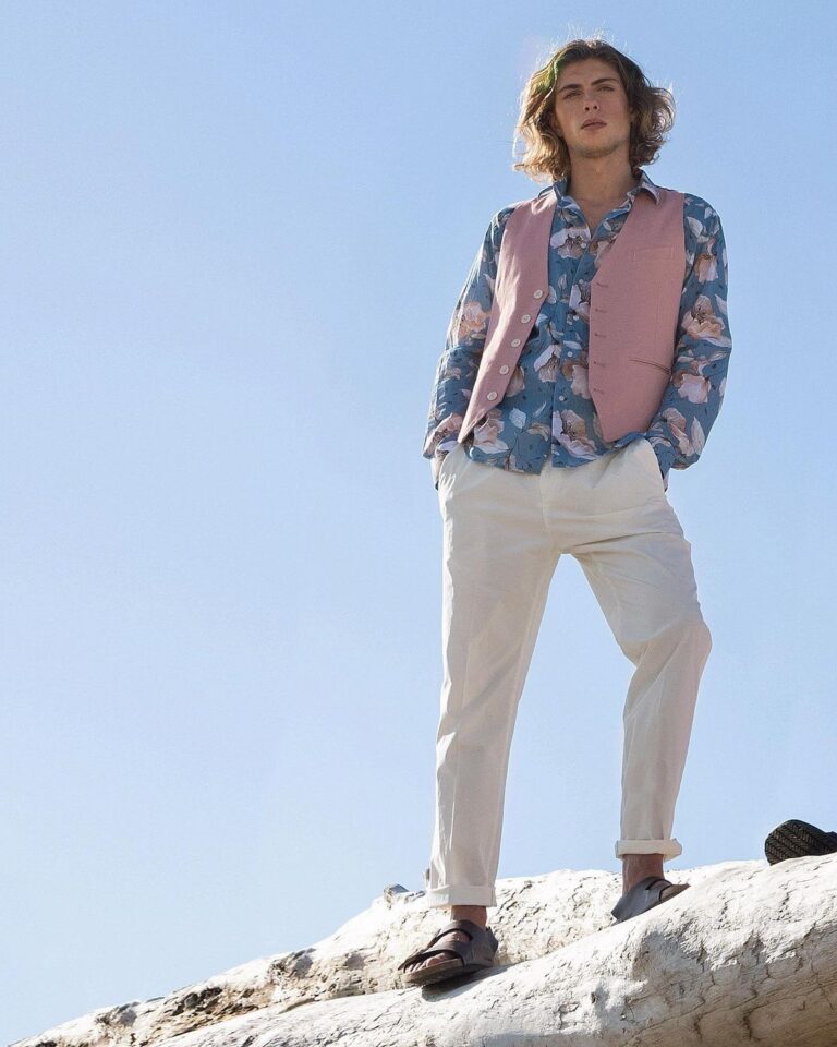 How to rock a floral shirt? 45 floral shirt outfits for guys ...