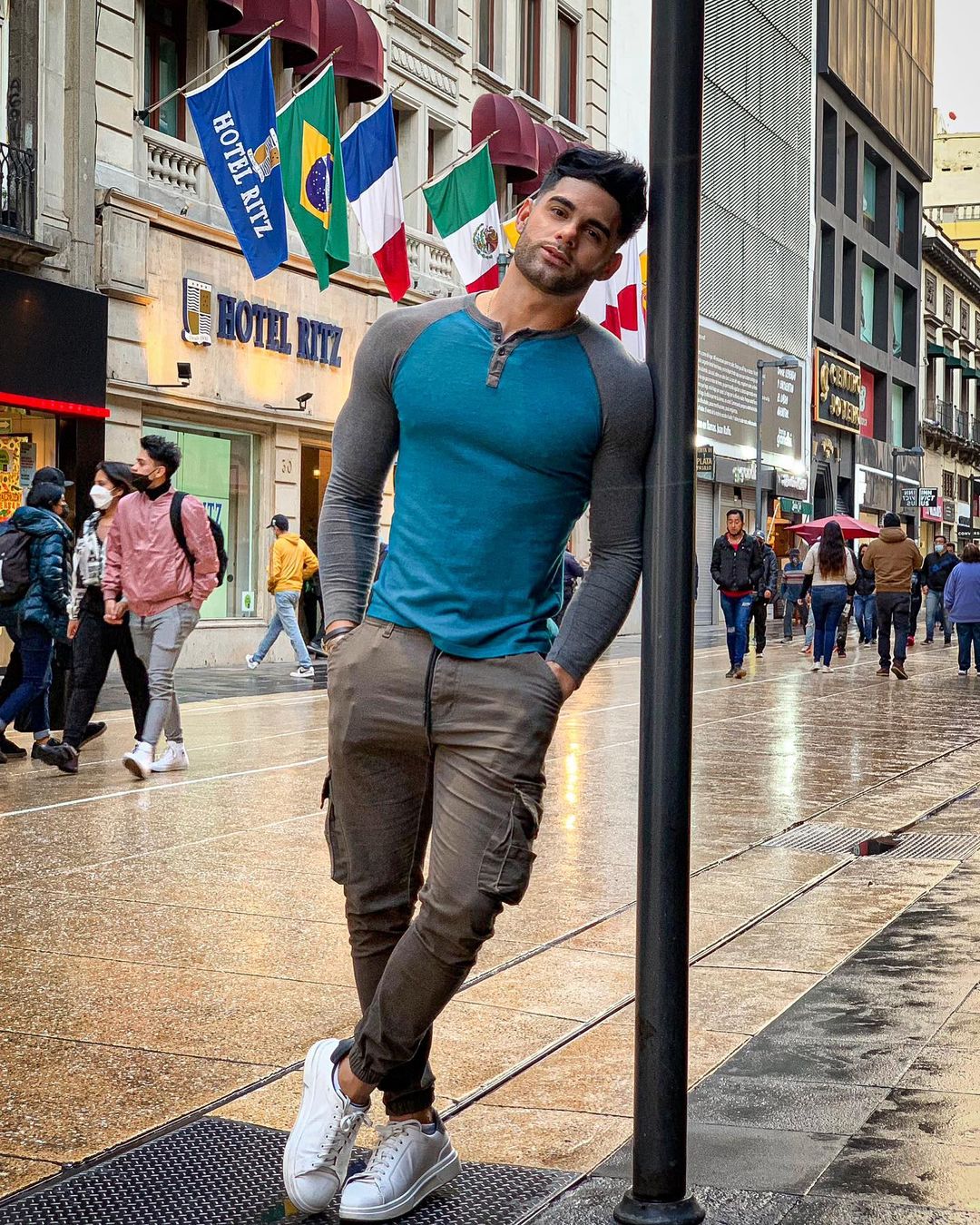 How to wear cargo pants? 50 stylish cargo pants outfits for men ...