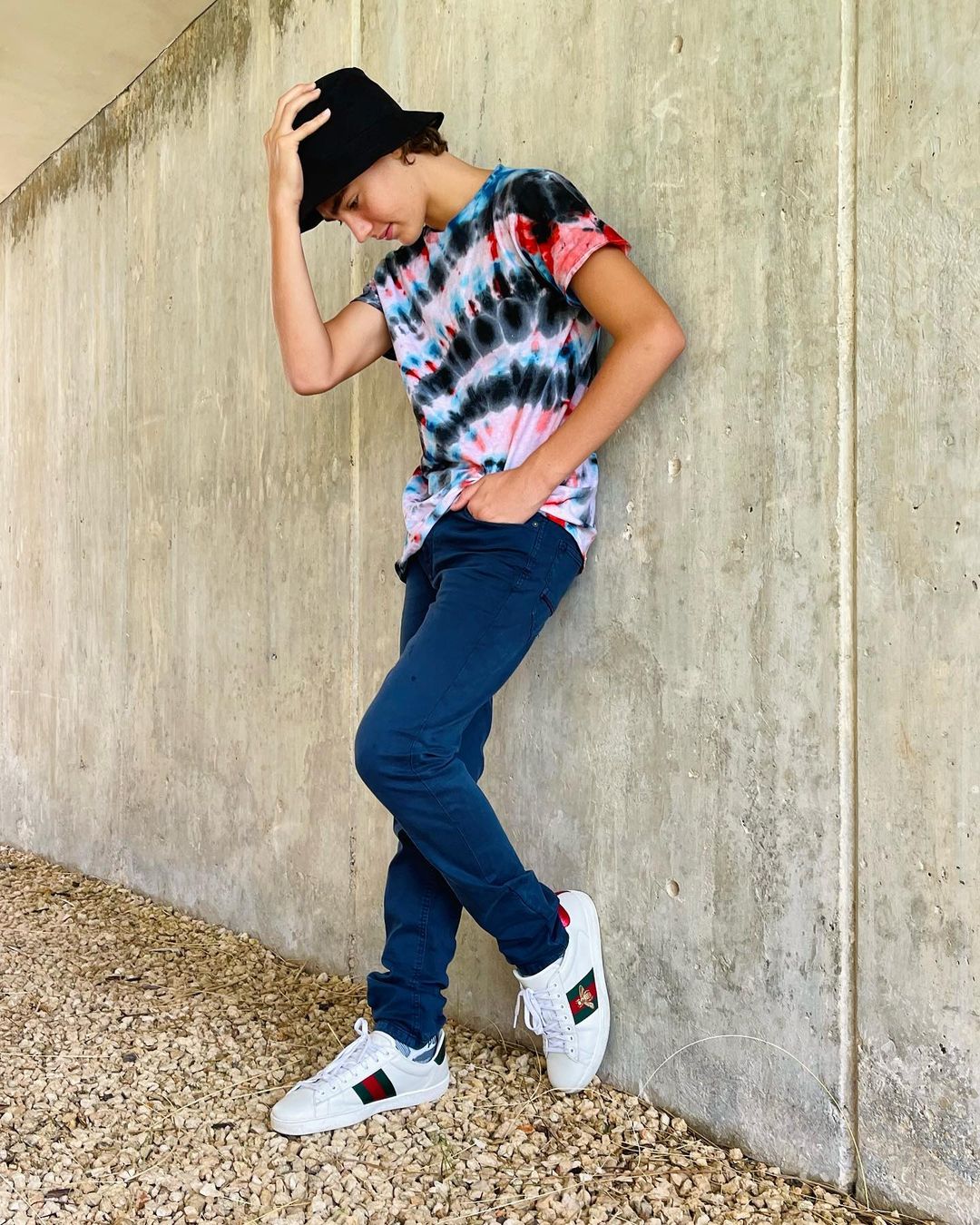 30 aesthetic outfits with bucket hats for men. - vogueymen.com