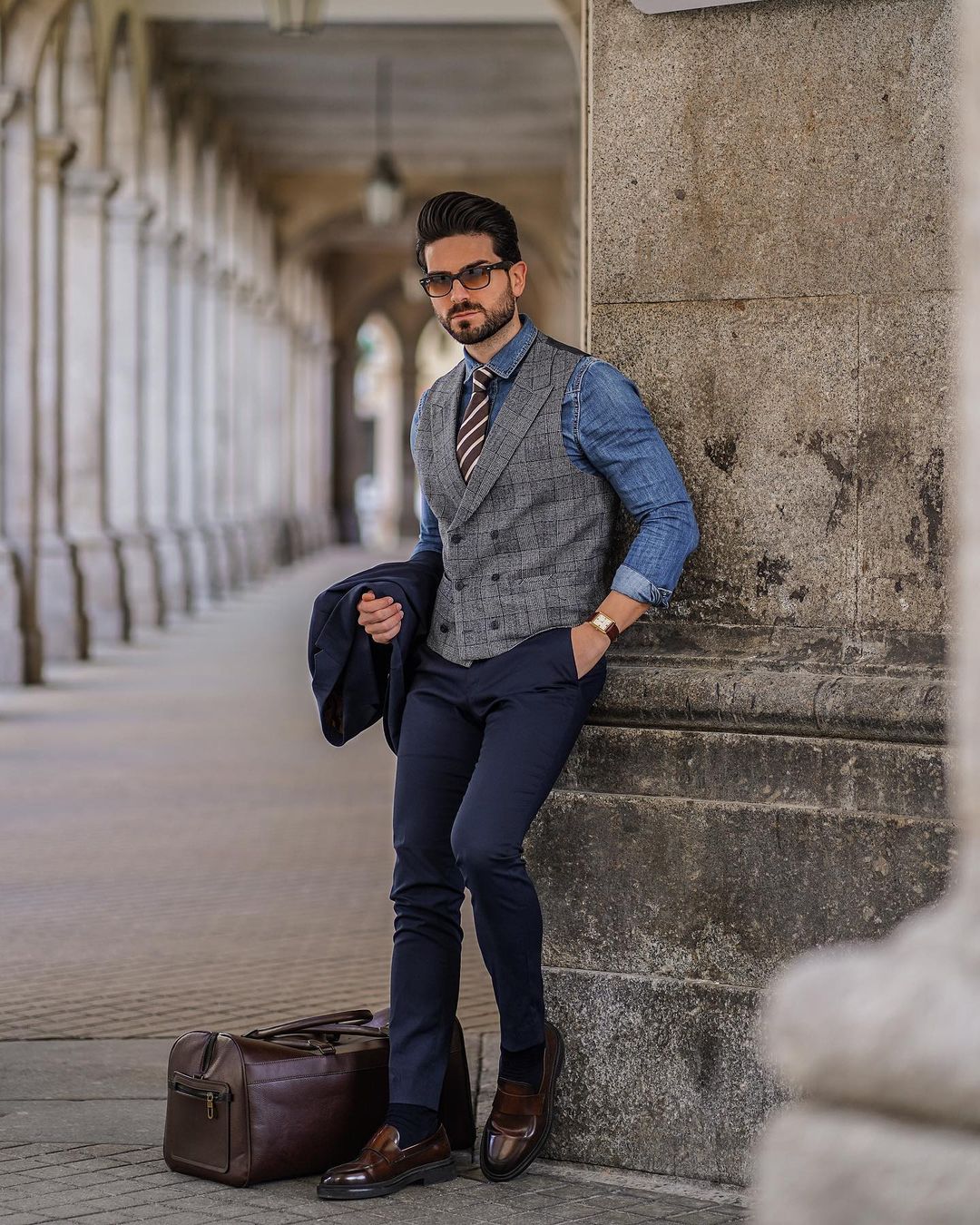 How to style a vest? 40 vest outfits for men. - vogueymen.com