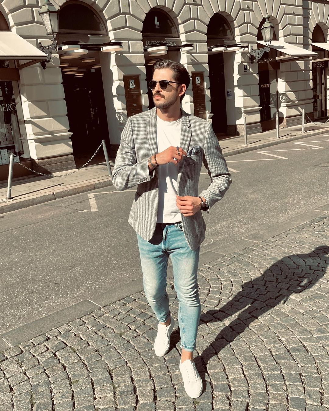 30 light blue jeans outfits for men. - vogueymen.com