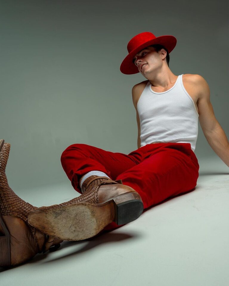 How to rock the red pants? 36 red pants outfits for men. - vogueymen.com