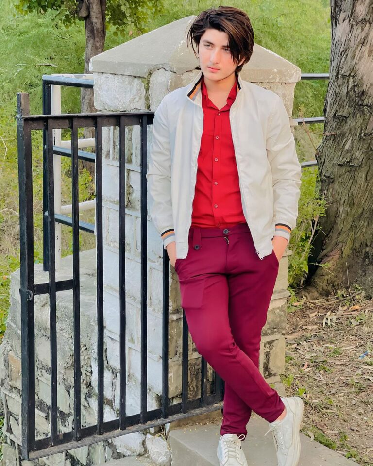 How to rock the red pants? 36 red pants outfits for men. - vogueymen.com