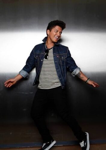 Bruno Mars’s Iconic Outfits: His Style Playbook, Decoded - vogueymen.com