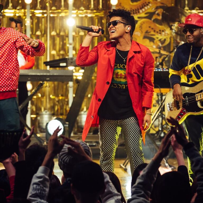 Bruno Mars’s Iconic Outfits: His Style Playbook, Decoded - vogueymen.com
